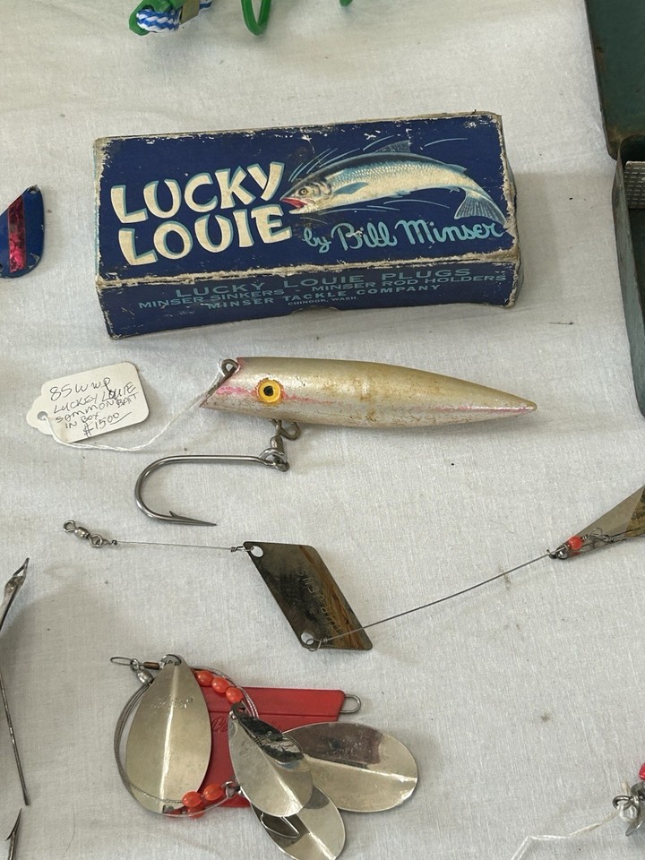 LOADED TACKLE BOX w/ VINTAGE LURES! HUGE VARIETY! MUSKIE, GREAT LAKES ...