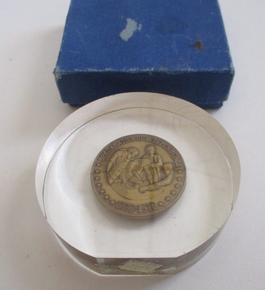 Vtg 1975 acrylic paperweight with token inside Western State Bank ...