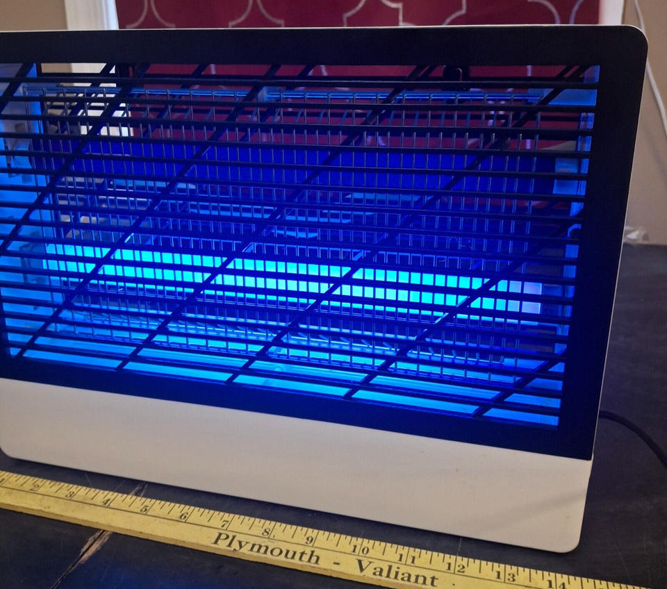 GeckoMan Bug Zapper Quiet Hybrid Spectrum Spectrum (One Bulb Needs ...