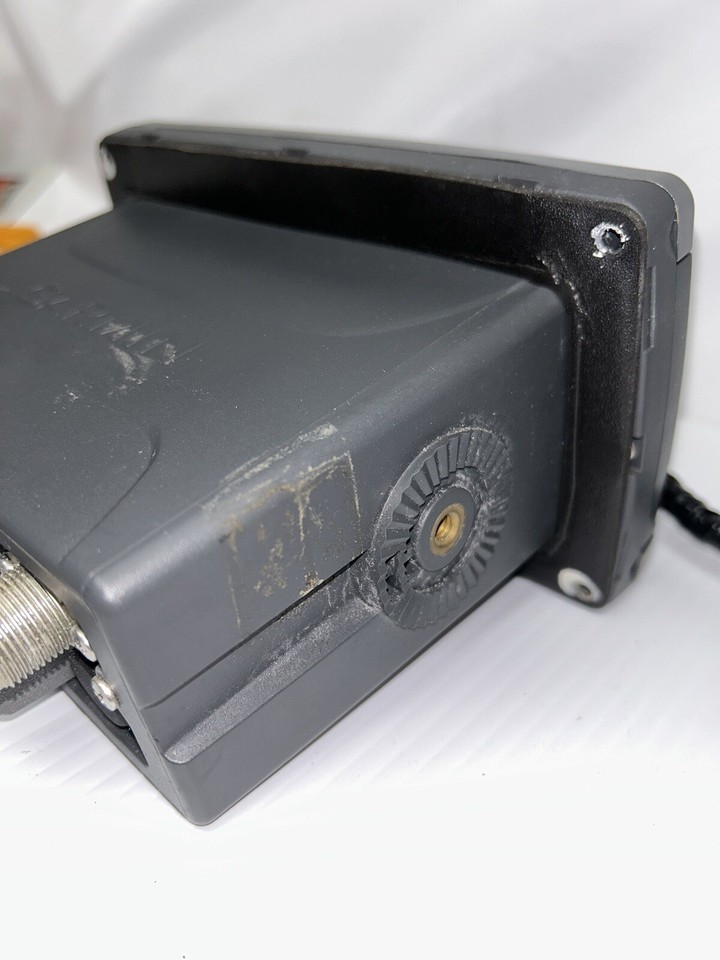 Garmin VHF 100 DSC Marine Radio with Mic & Sun Cover – Compact ...