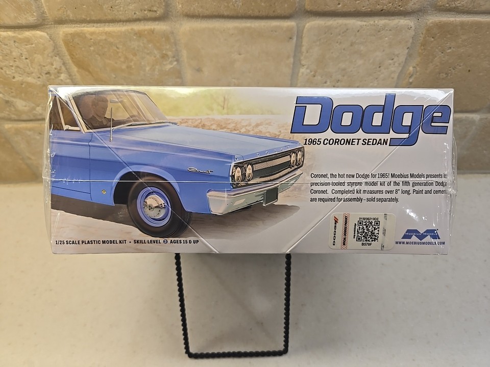 Moebius, 1965 Dodge Coronet Sedan, 1:25 Scale, Kit #2461 !!Factory ...