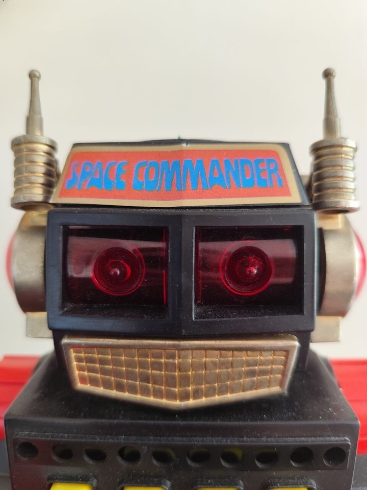 VINTAGE RARE OLD SPACE COMMANDER ROBOT BATTERY OPERATED | eBay