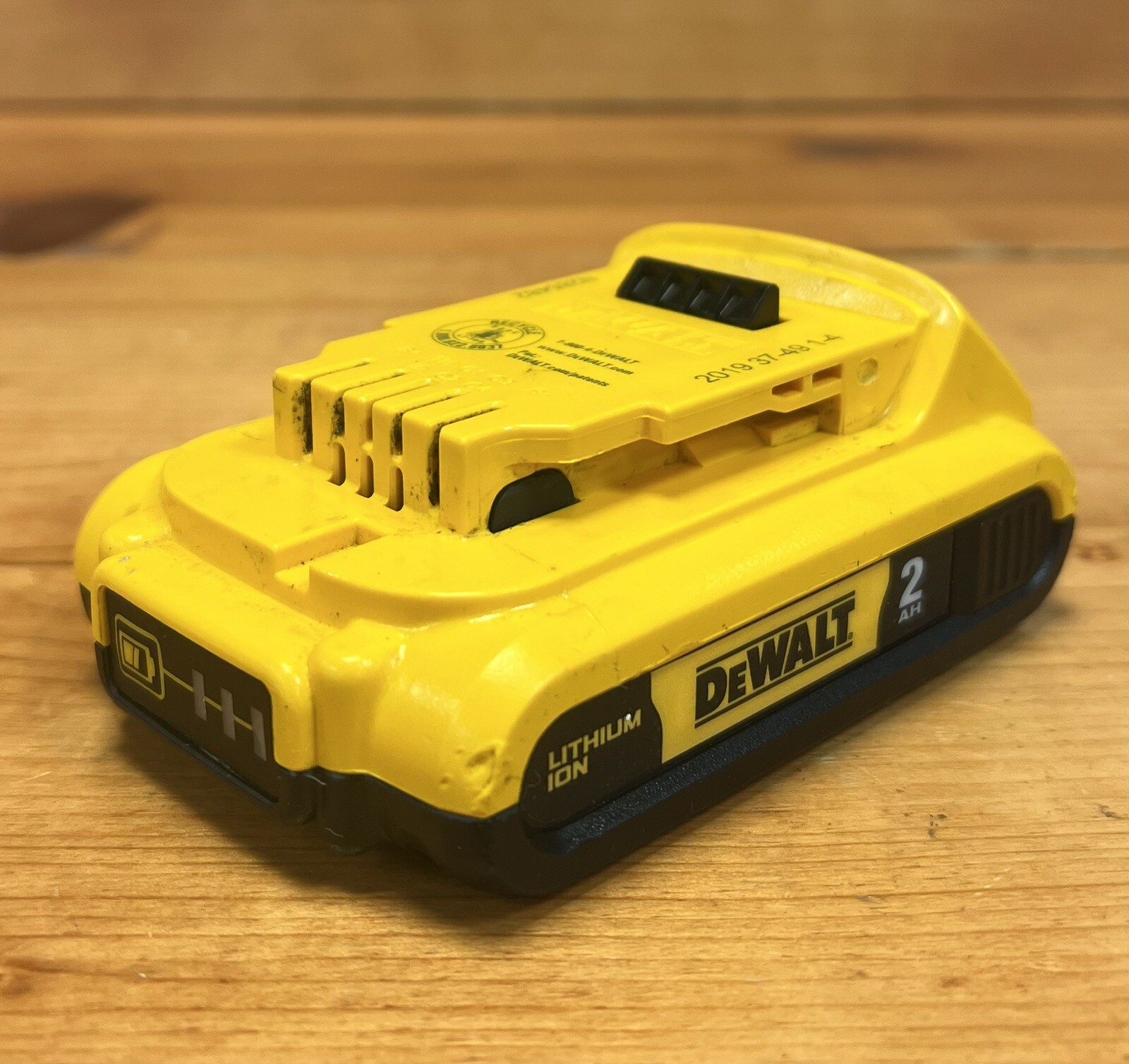 Genuine OEM DeWalt DCB203 20v Max XR Lithium Ion Battery | eBay