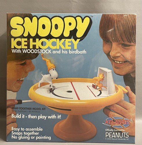 2020 Atlantis Snoopy Ice Hockey Game with Woodstock Snap Plastic Model ...