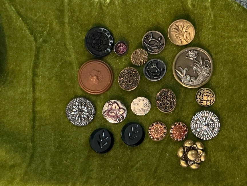 Unique BUTTON Collection 20 Flower Themed Buttons - Antique & Vintage ...