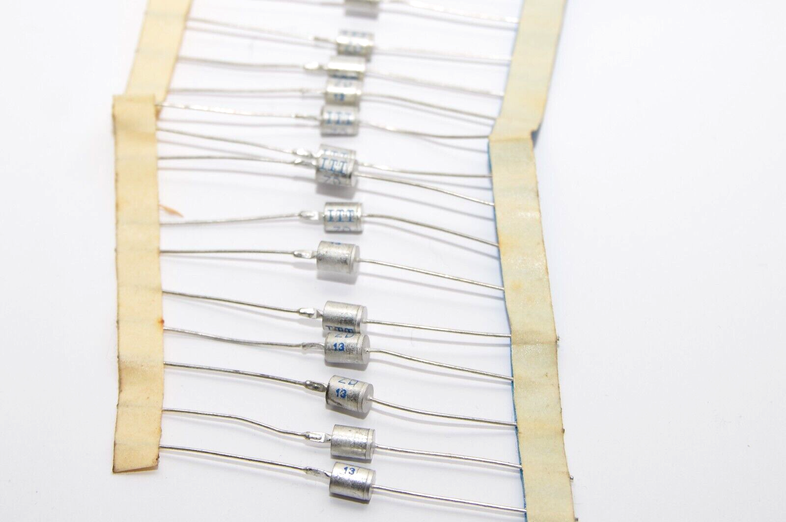 2x Vintage Zener-Diode von ITT ZD13 / ZD 13, 13 Volt / 1.3 Watt, MIL ...