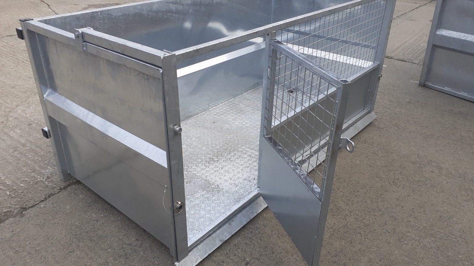 2m Wide Tractor Transport Livestock Stock Box -For Quick Grab 'A FRAME ...