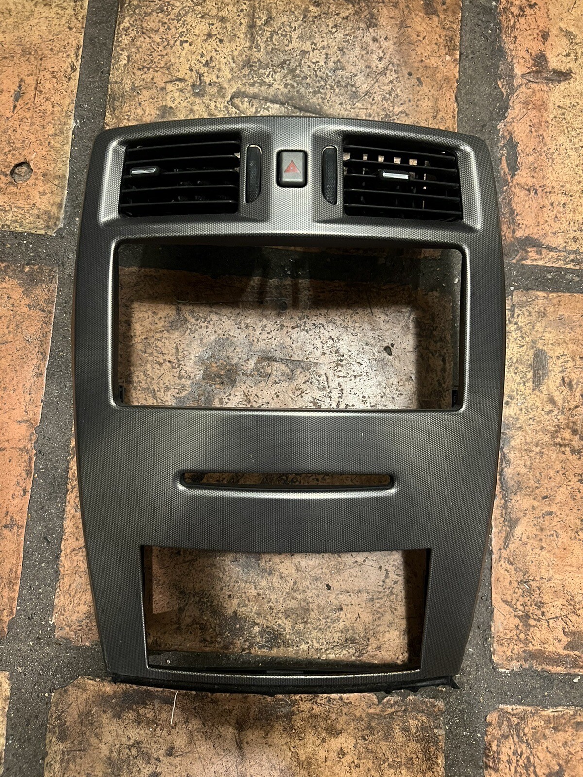 04-07 Cadillac XLR Center Dash Console Climate Control Screen Bezel ...