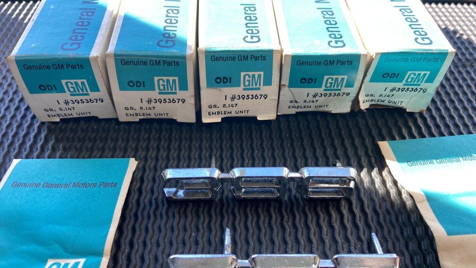 1969-1970 Chevelle SS El Camino NOS 396 GM Fender Emblems One Pair ...