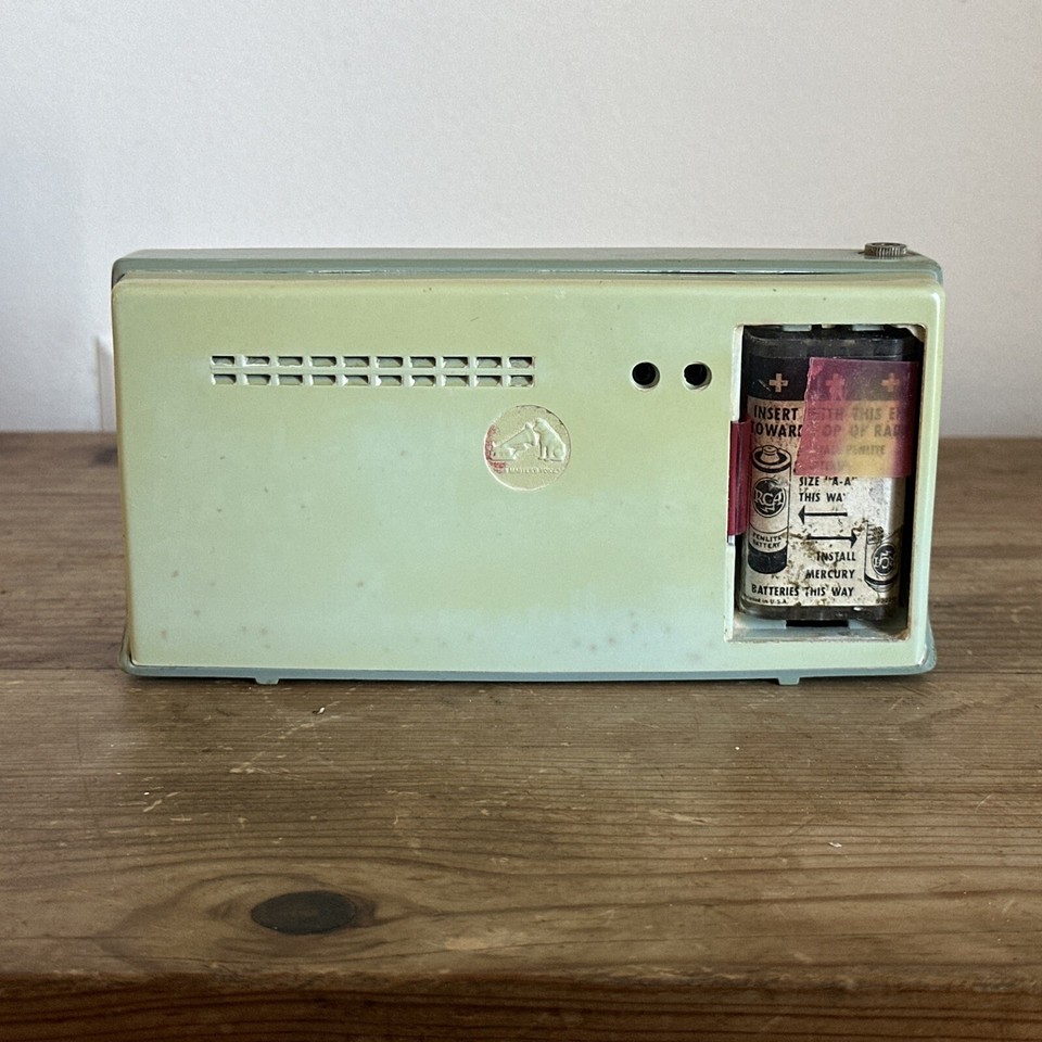 Vintage RCA Victor Tranischarg Super Transistor Portable Radio Tested ...