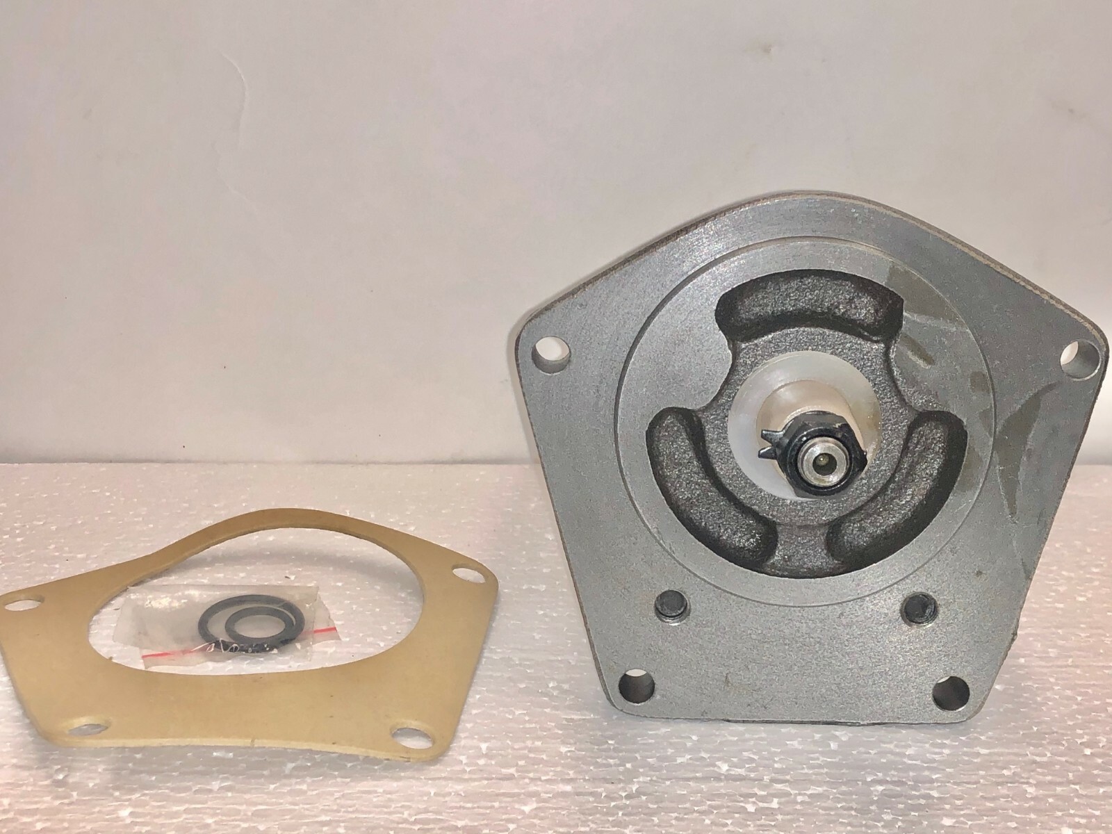 704330R95 3072694R91 704330R1 550105696 Hydraulic Pump Assembly | eBay