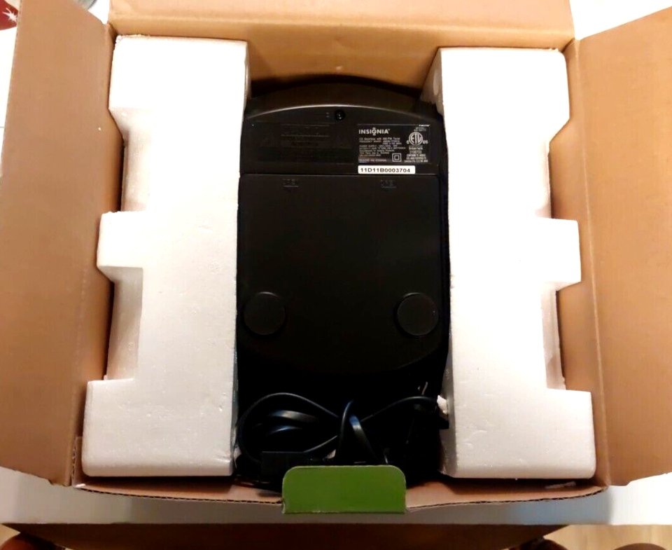 Insignia- Insignia CD/ AM/FM Radio Boombox Black NS B4111 In Original ...