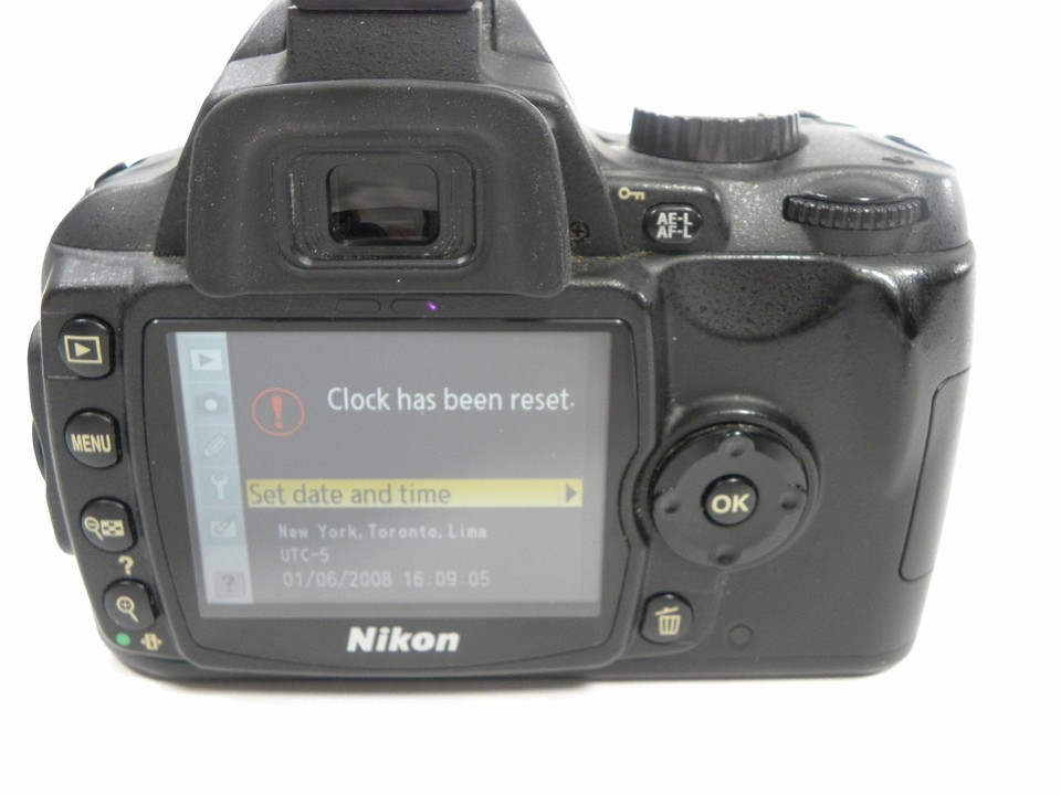 Nikon D60 10.2mp Digital SLR w/AF-S Nikkor DX VR 18-55 Shutter Ct ...