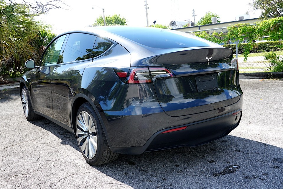 2025 Tesla Model Y Only 12k miles 🔥 FREE Delivery! 🔥 Call 786-328-3187 ...