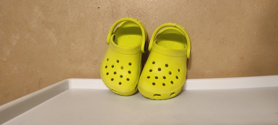 Crocs Classic Clog Unisex Baby Shoes Size C4 Boy Girl Florescent Yellow ...