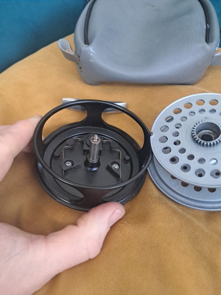 Leeda Rimfly King Size Fly Fishing Reel Vintage 3.5" In Soft Reel Case ...