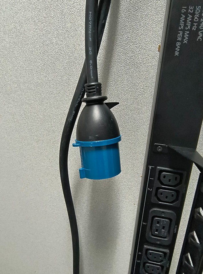 APC AP7553 Rack PDU, Basic, Zero U, 32A, 230V, (20)C13 & (4)C19 | eBay