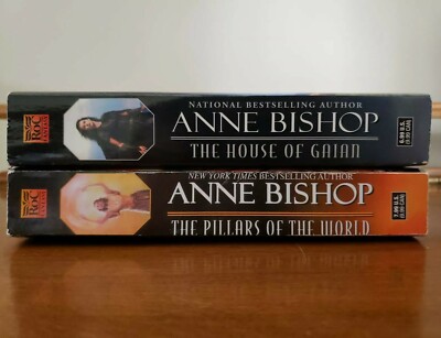 The House of Gaian (Tir Alainn Trilogy) Pillars of the World Anne ...