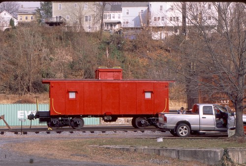 freight car-CNJ-Jersey Central caboose # 91197 @ Phillipsburg NJ. Fuji ...