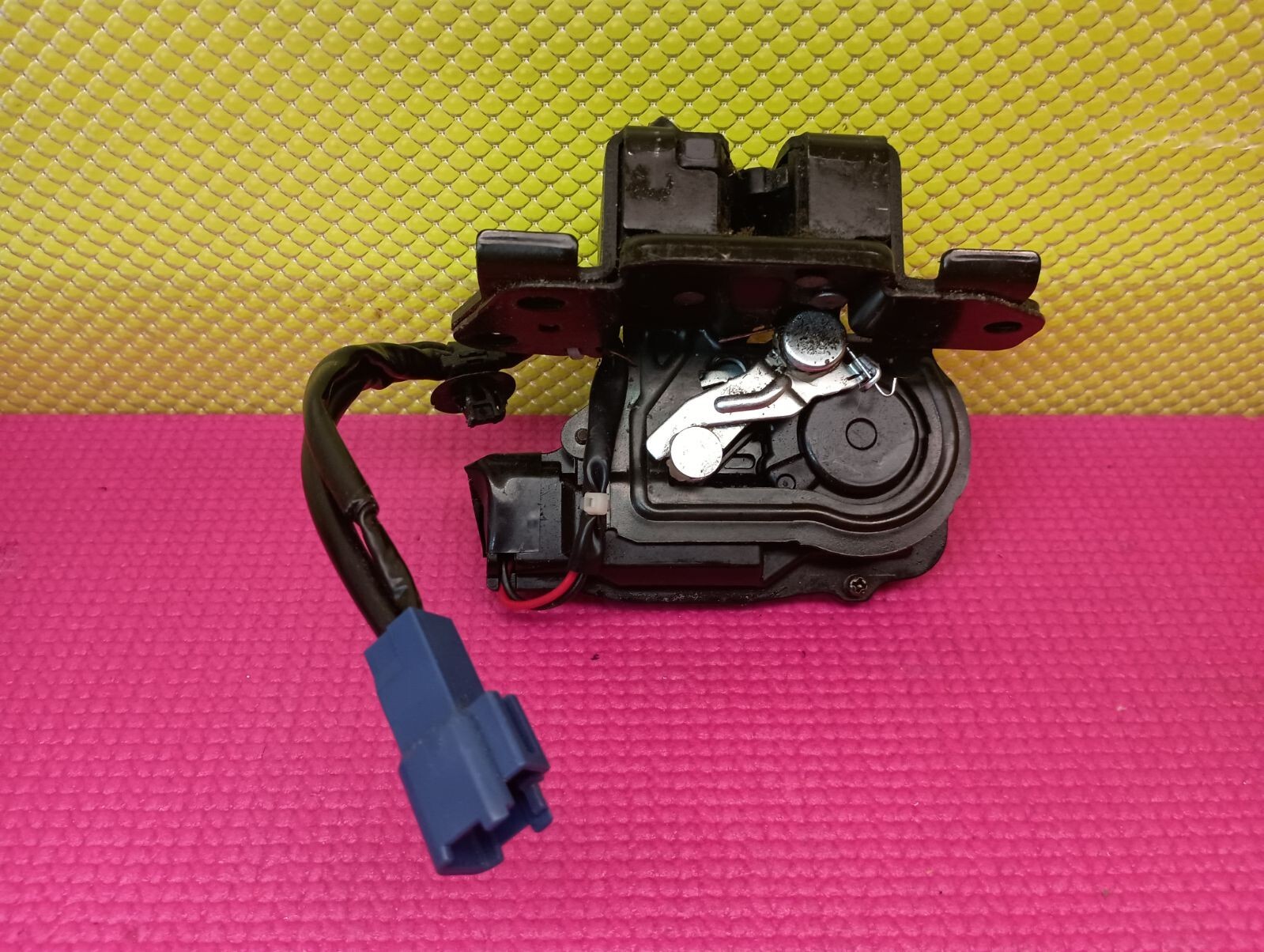 2004-2009 Toyota Prius Trunk Lock Latch Actuator Release OEM AK2309200 ...