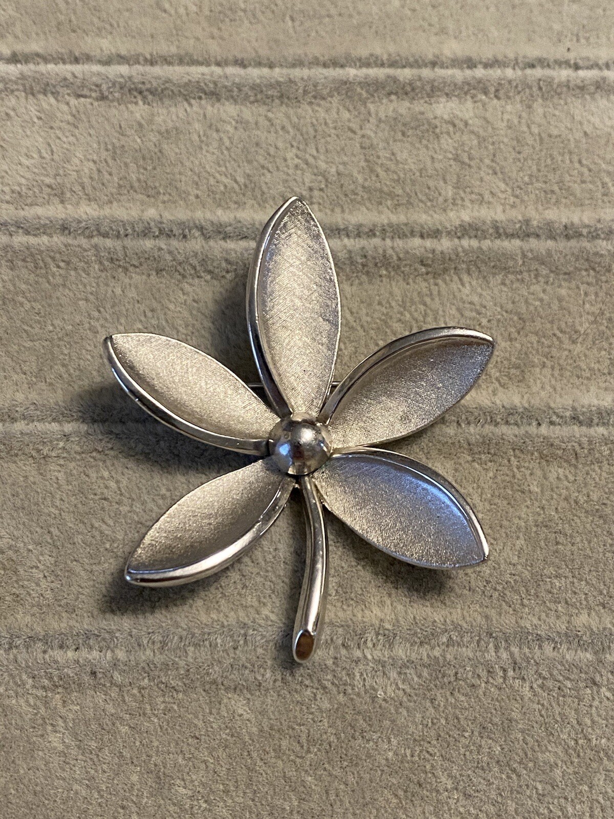 vintage Trifari brushed silver tone flower floral bro… - Gem