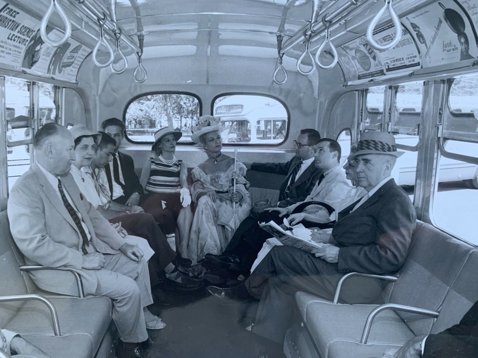 8X10 NY NYC BUS CLASSY WOMEN DRESSED UP BUSINESSMEN NEW BUS TRANSIT ...