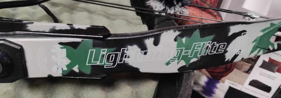 PSE RIGHT HAND COMPOUND BOW 60-70 WITH ACCESORIES SHOWN IN A CONTICO ...