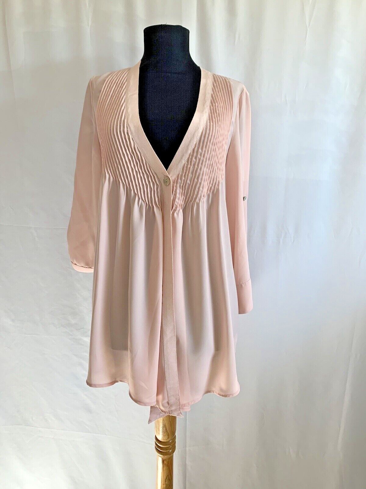 Elizabeth and James Pink Pin Tucked Top - size Small - Gem