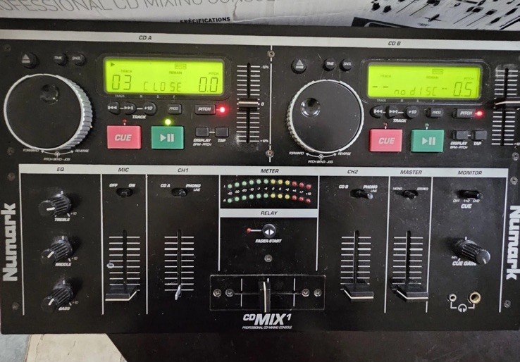 Discontinued Numark CD Mix 1 Professional CD Mixing Console POWERS ON ...