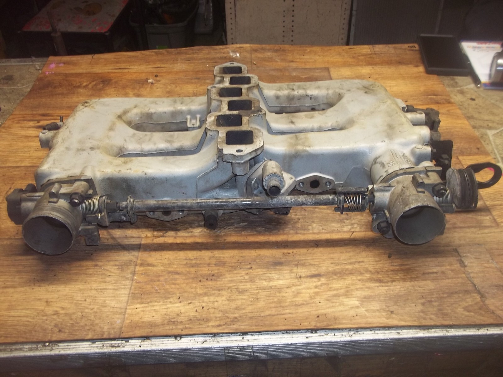 96-97 INTREPID LHS CONCORDE VISION 3.5L Upper Intake Manifold w ...