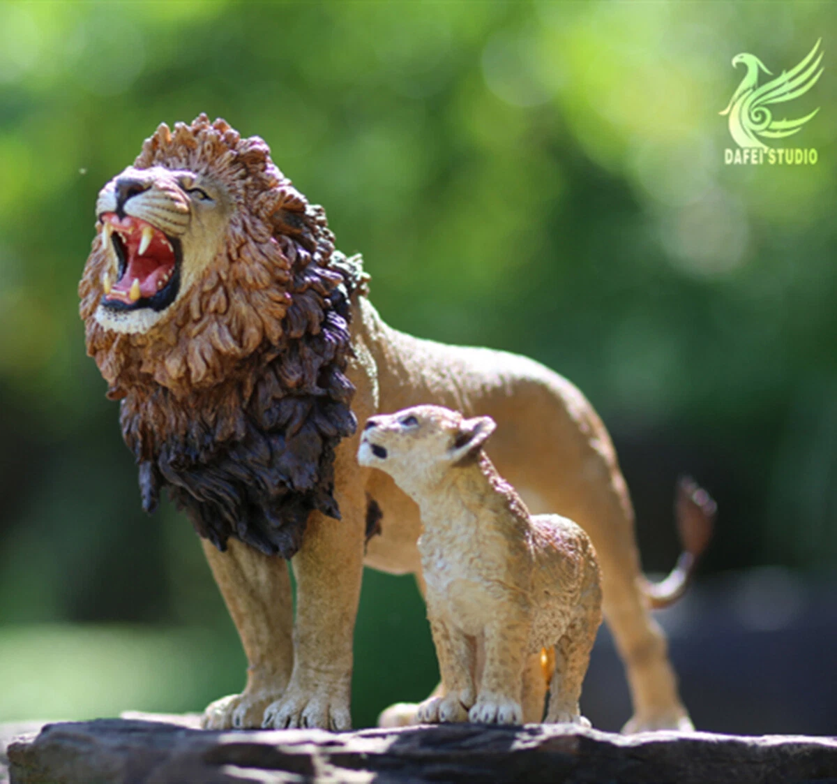 Leo The Lion King Lioness Hunt