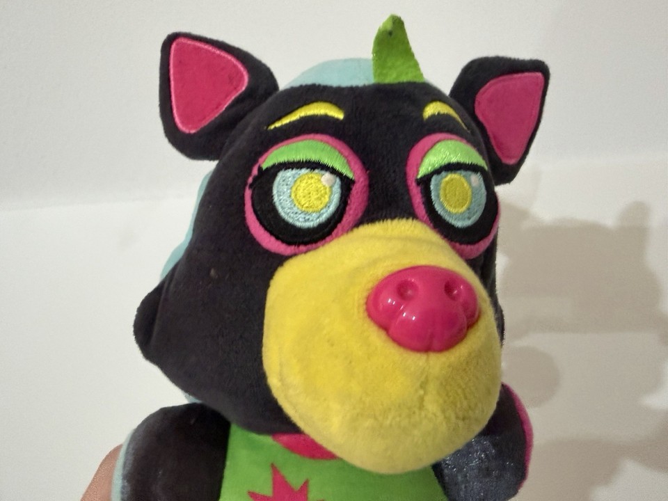 FIVE NIGHTS AT FREDDY’S SECURITY BREACH BLACKLIGHT CHICA ROXANNE PLUSH ...