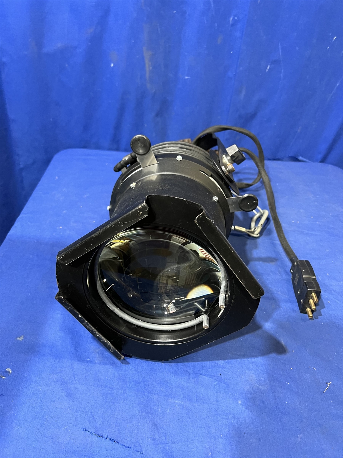 ALTMAN 360Q SERIES AXIAL ELLIPSOIDAL STAGE LIGHTING UNIT Ceiling ...