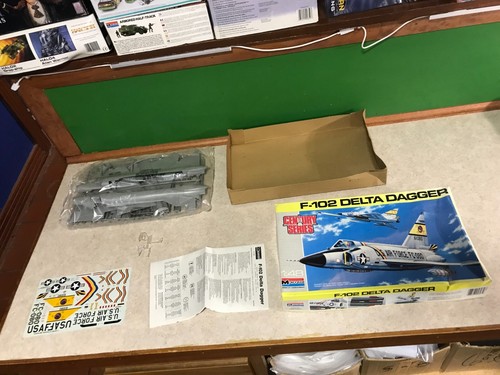 Model Kit UNUSED - Monogram 1/48 F-102 Delta Dagger #5827 | eBay