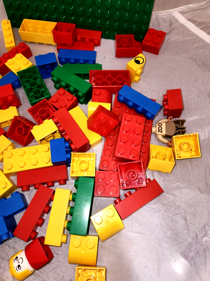 Lot of 68 Tyco Preschool Sized Building Bricks, 1 Green Base Plate and ...