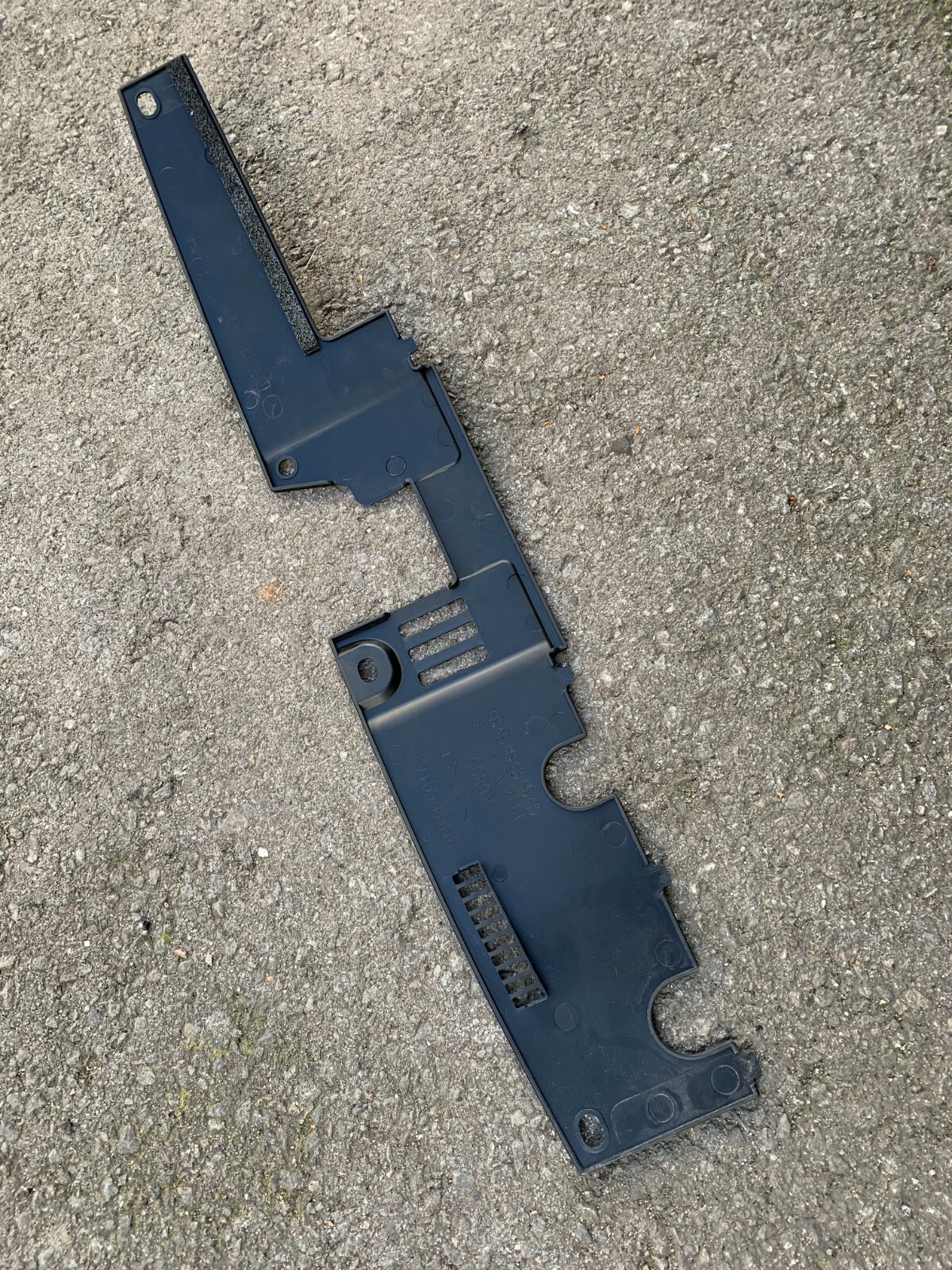 MAZDA 3 BM Grill Träger Blende Aufnahme Halter Verkleidung Vorne BHN1 ...