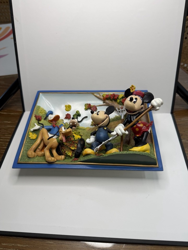 Bradford Exchange Disney Autumn Joy Plate Mickey Mouse Goofy Donald ...