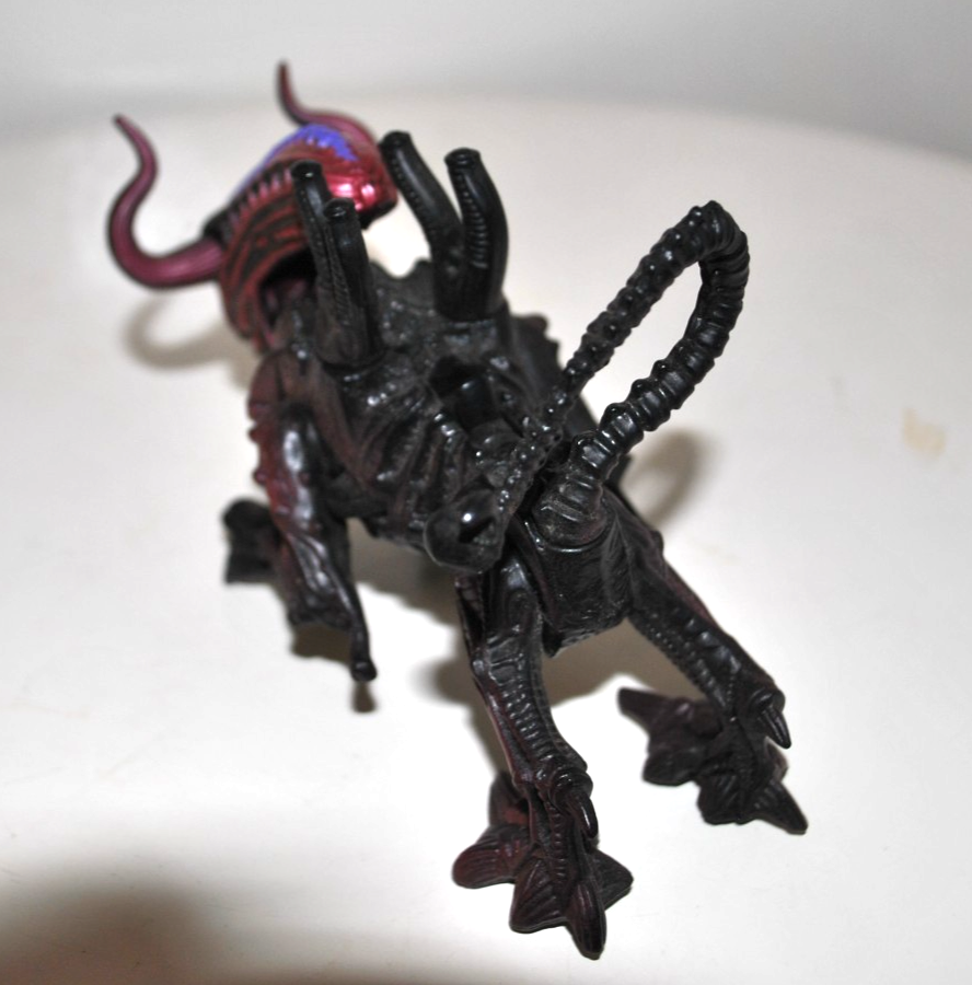 Aliens: 'Bull Alien' action figurine- Vintage Kenner plastic toy ...