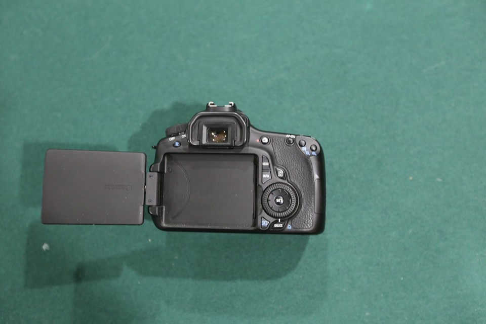 Canon EOS 60D 18.0MP Digital SLR Body Only, no battery or charger | eBay