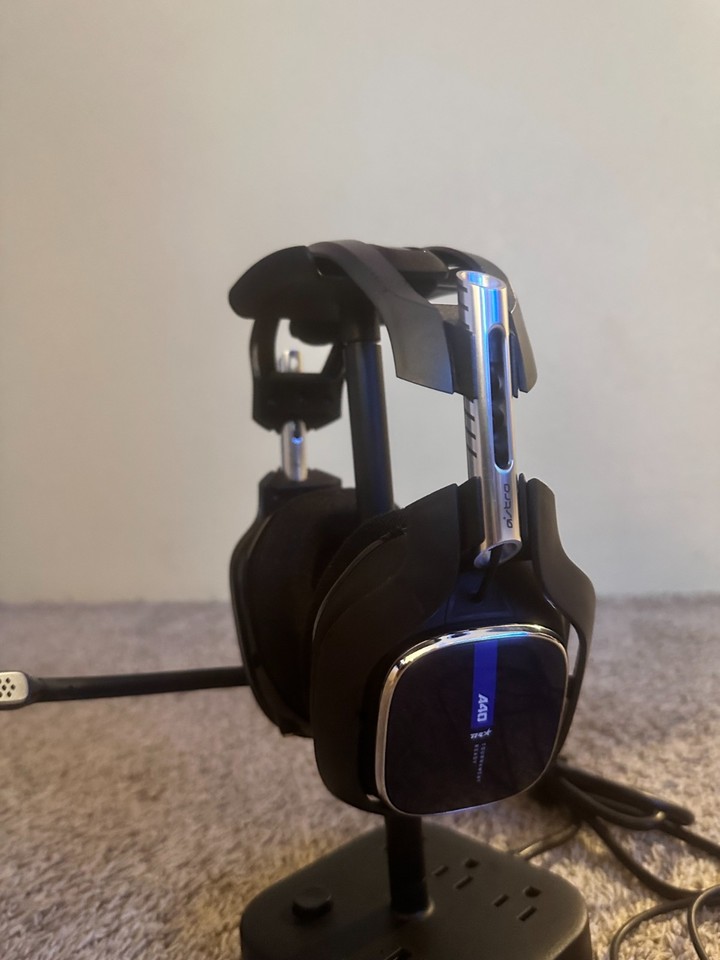 ASTRO GAMING A40 headset with Mix Amp (blue/black) Headphone holder ...