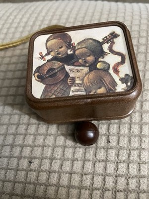 VINTAGE HUMMEL JAPAN 1960'S PULL STRING MUSIC BOX Plays "HI LILLY, HI ...