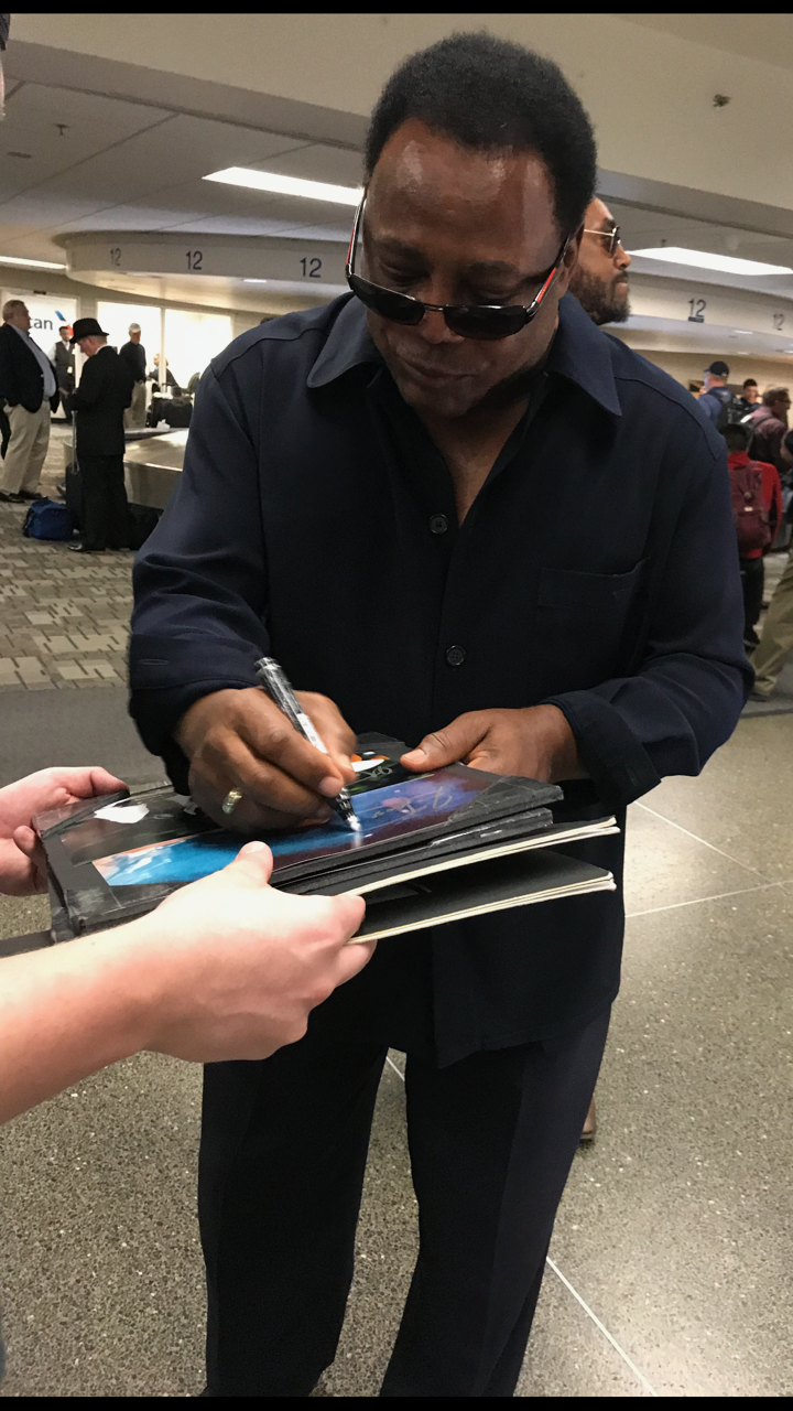 GFA Legend Jazz Guitarist * GEORGE BENSON * Signed Electric Guitar ...