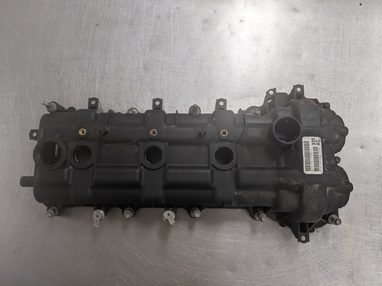 Left Valve Cover From 2021 Chrysler 300 AWD 3.6 05184069AN for sale ...