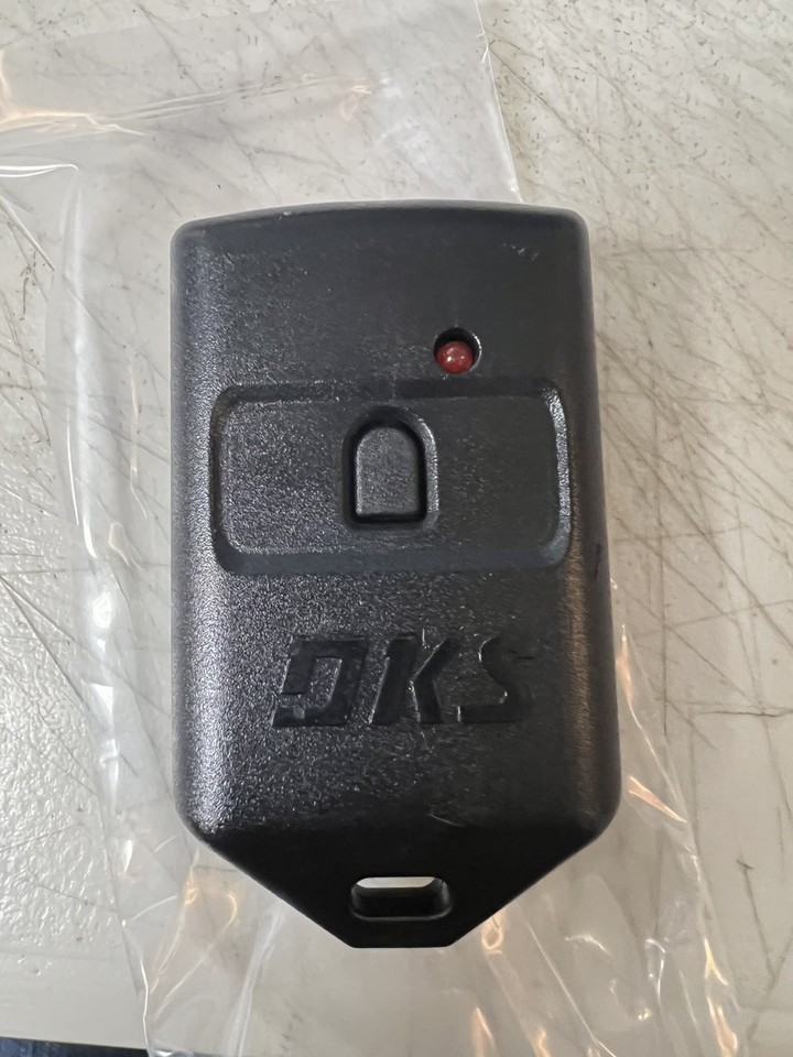 DOORKING 8069-082 MicroPLUS 1 Button AWID PROXmitter Remote DKS 318MHZ ...