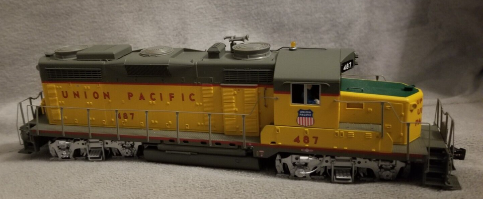WALTHERS PROTO 2000 HO SCALE GP20, LOCOMOTIVE UNION PACIFIC 920-48556 ...