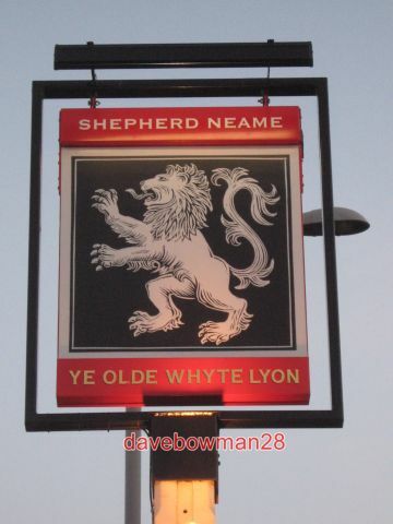 PHOTO YE OLD WHYTE LION PUB SIGN LOCKSBOTTOM 2010 | eBay