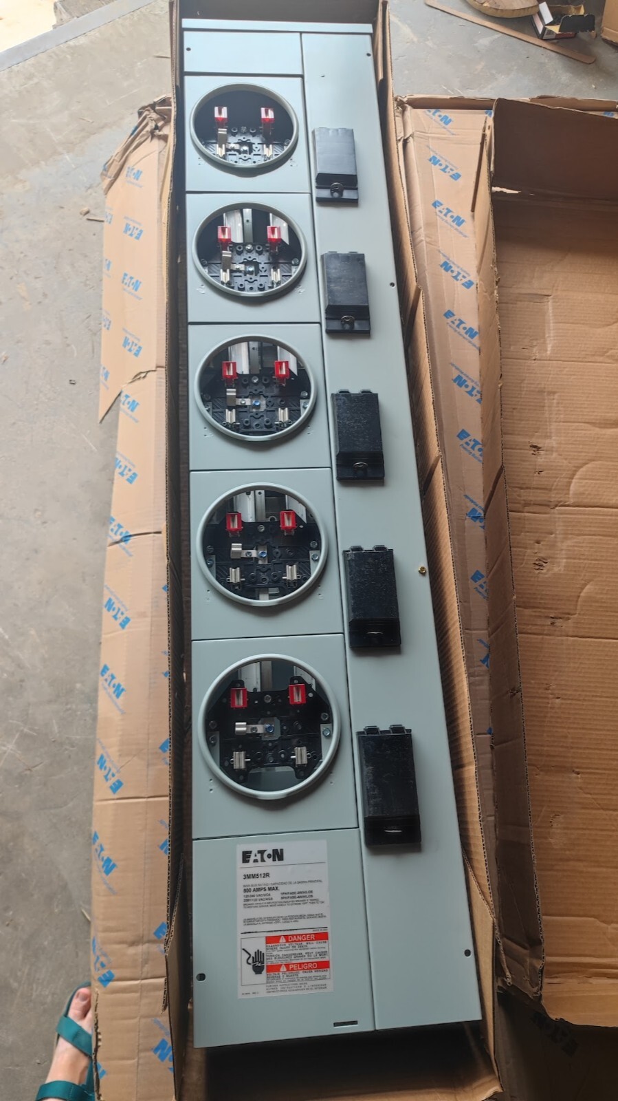 EATON 3MM512R Meter Box 125A 800A Indoor Outdoor 5 Sockets 3P In 1P Out ...