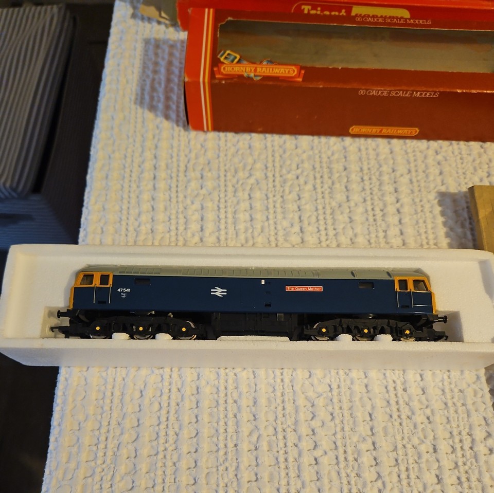 Hornby R.319 Class 47 Queen Mother | eBay UK