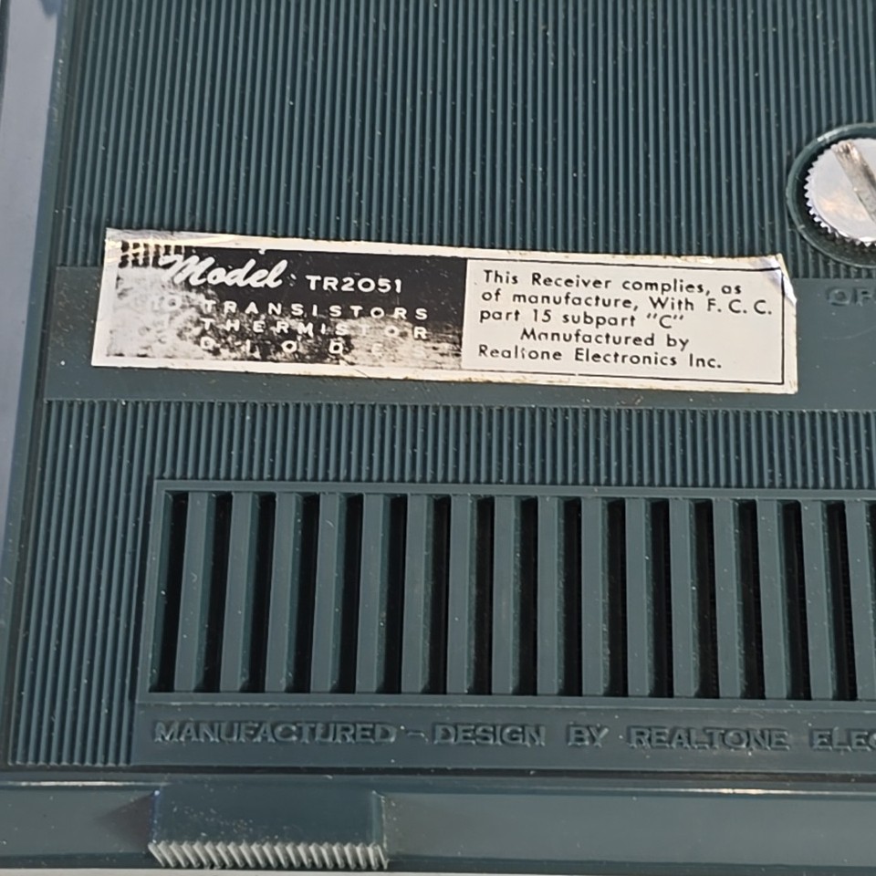 1963 Realtone TR2051 Vintage 10 transistor Am/Fm Portable Radio Leather ...