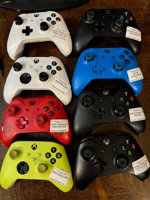Lot of 8 OEM Xbox One Controllers For Parts Repair Only(AS IS) All 8 ...